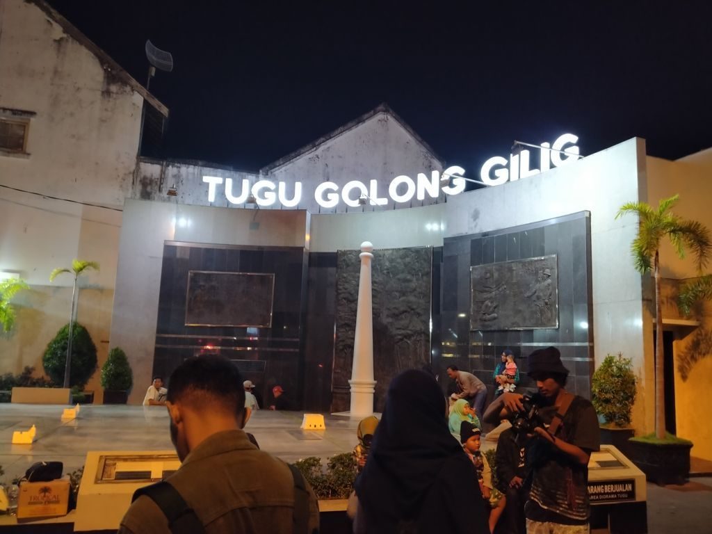 Angkringan: The street food tour in Yogyakarta - TaleTravels