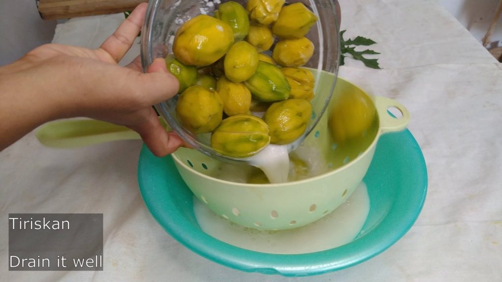 Kedondong pickled sweet and sour recipe. Step-by-step easy! (Ambarella ...